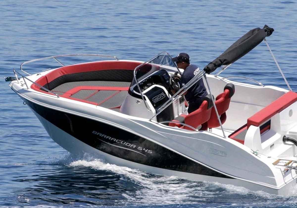 Okiboats Barracuda 545 Red Carbon - boat rental - TERANGA CHARTER